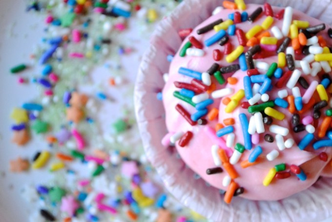 5 simple steps to throwing a baby sprinkle // www.thehiveblog.com - THE ...